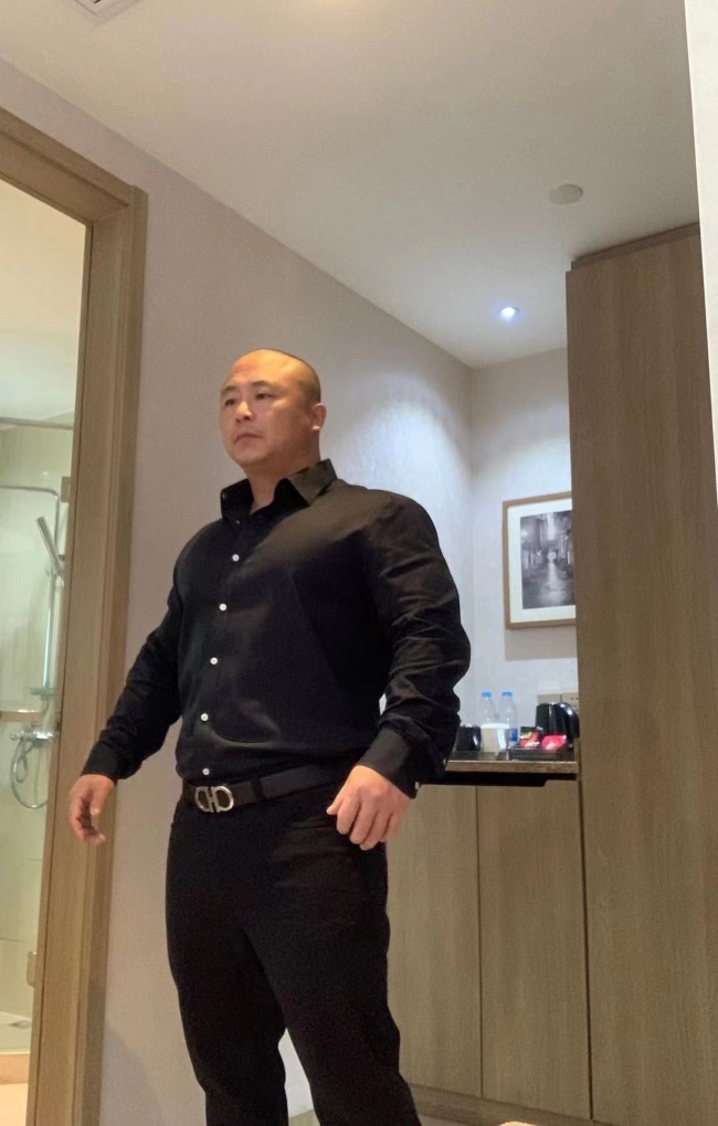 正装肌肉壮熊熊导航